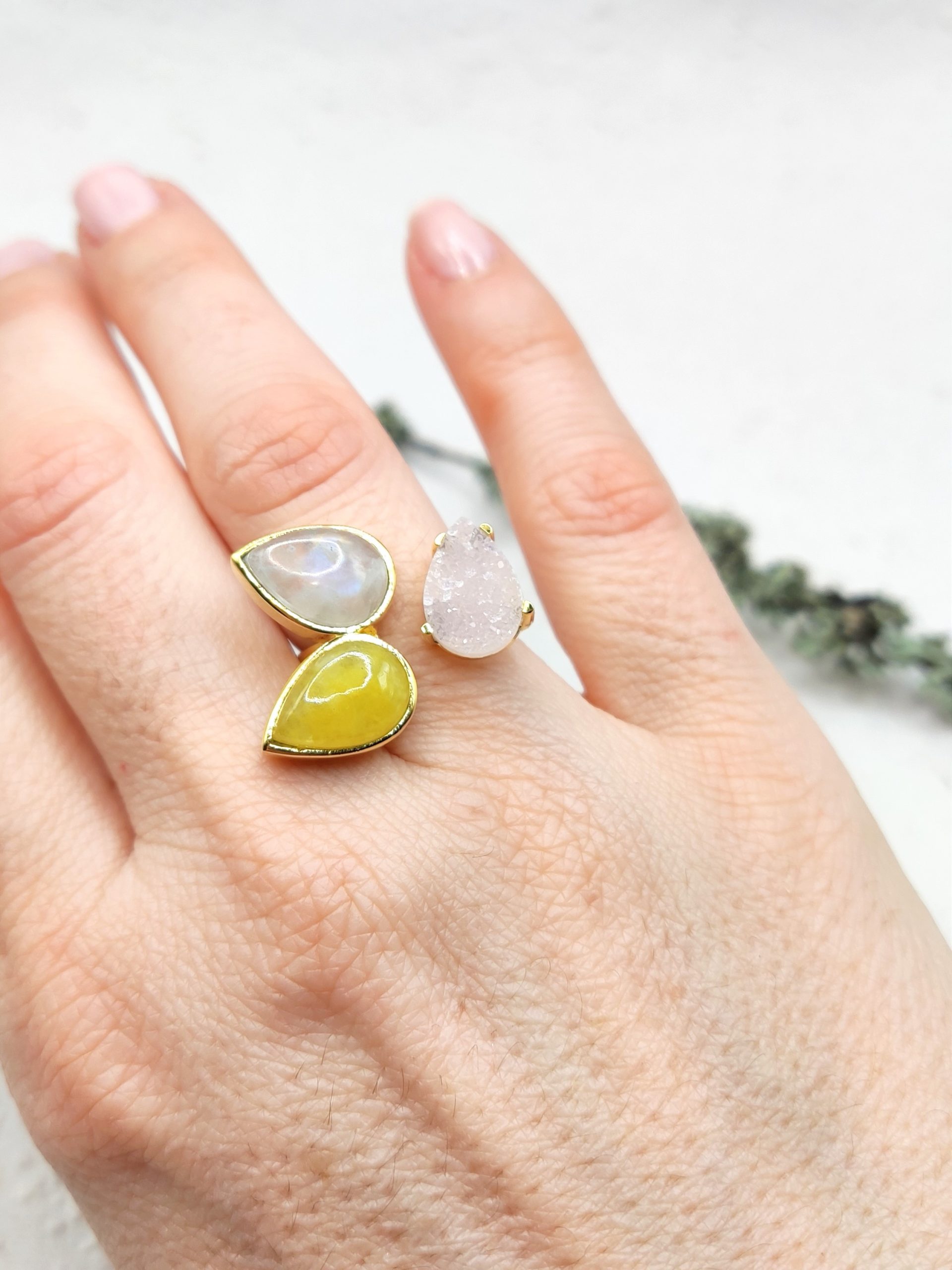 Prstan "Leaves" (Yellow Jade, Rainbow Moonstone, White druzy Agate ...